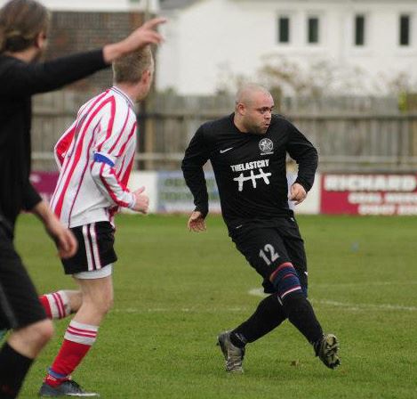 Real Gothic FC - Zwei gruftige Fußballteams aus England und Brasilien