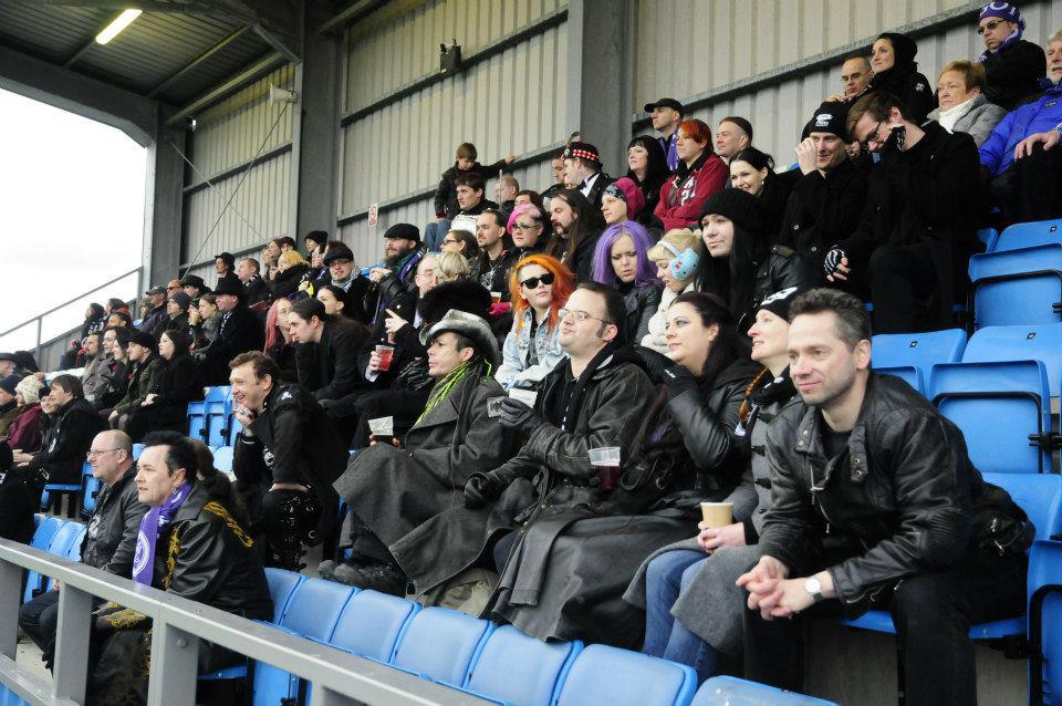 Real Gothic FC - Zwei gruftige Fußballteams aus England und Brasilien
