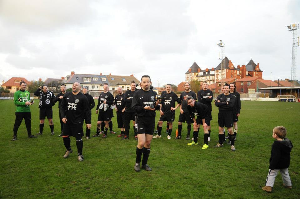 Real Gothic FC - Zwei gruftige Fußballteams aus England und Brasilien